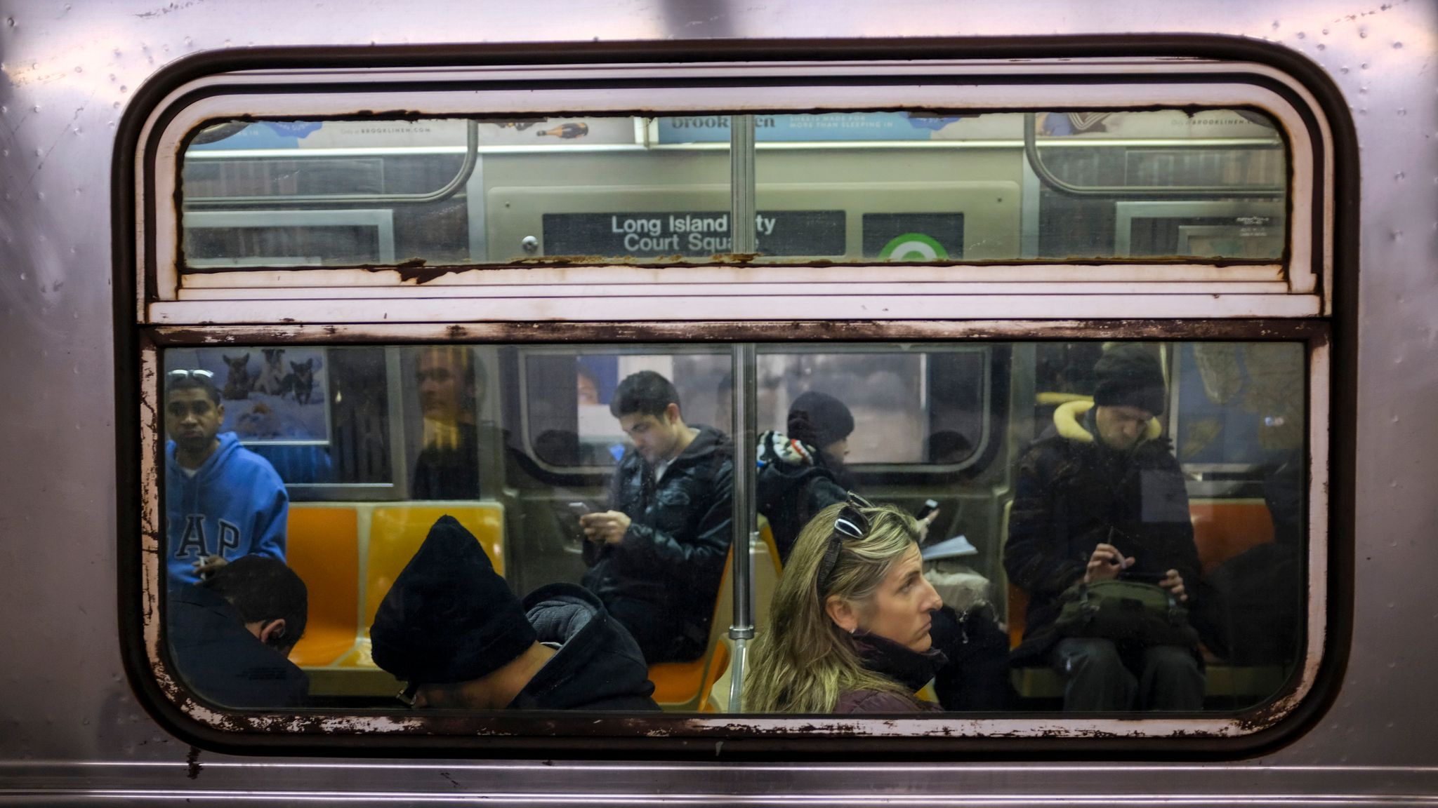 Young mother holding baby dies after falling down Manhattan subway ...