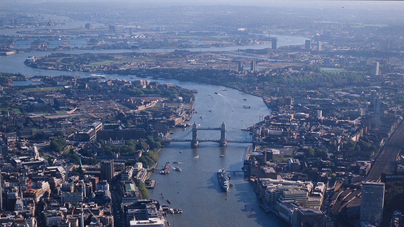 'Historical Google Earth' shows images of Britain that no longer exists ...