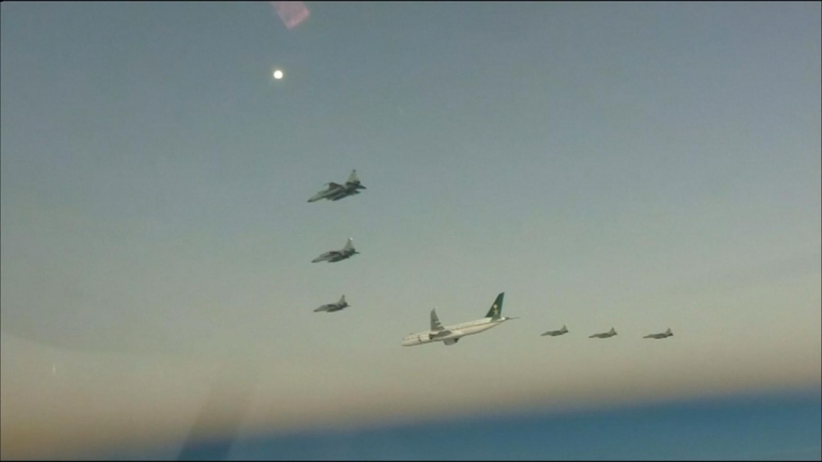 Pakistani fighter jets escort Saudi crown prince | World News | Sky News