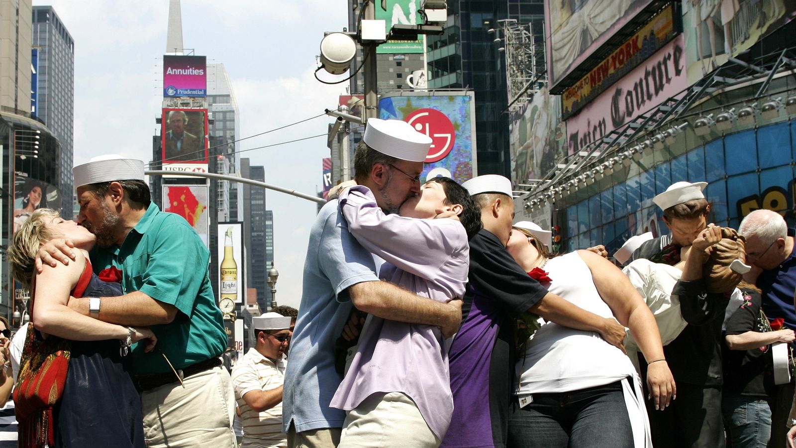 WW2 sailor in iconic Times Square kiss photo dies aged 95 | US News ...
