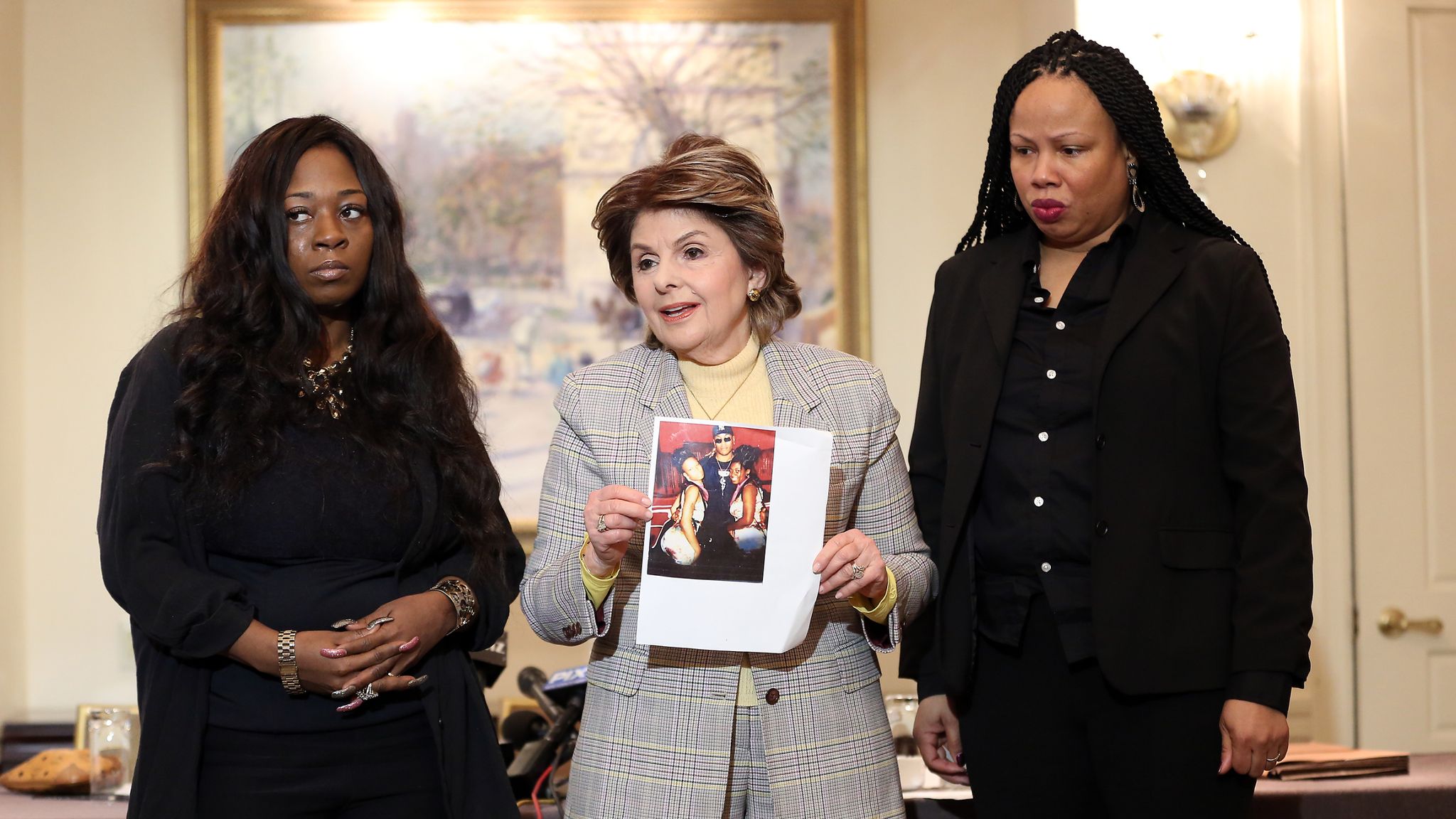 R Kelly due in court today charged with 10 counts of sex abuse | Ents ...