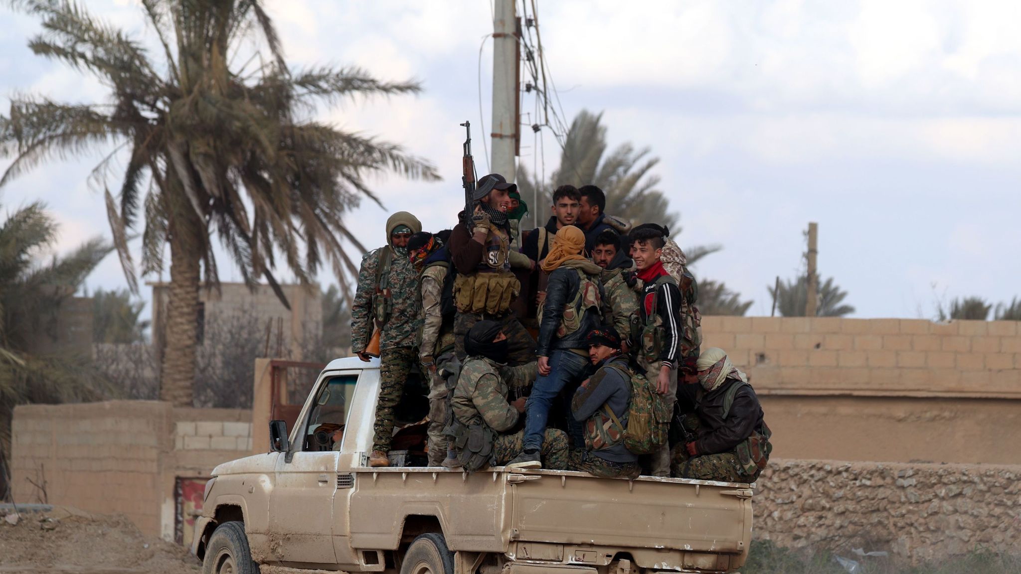 UN fears for 200 'human shield' families in last Islamic State-held ...