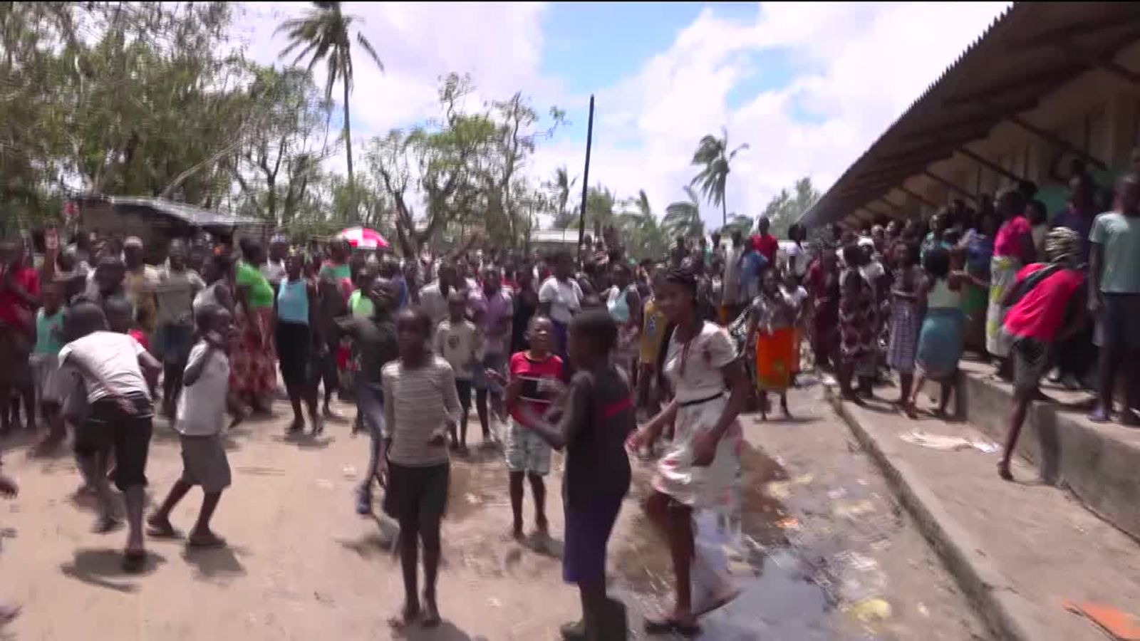 Cyclone Idai: Cheers turn to anger as wait for aid continues | World ...