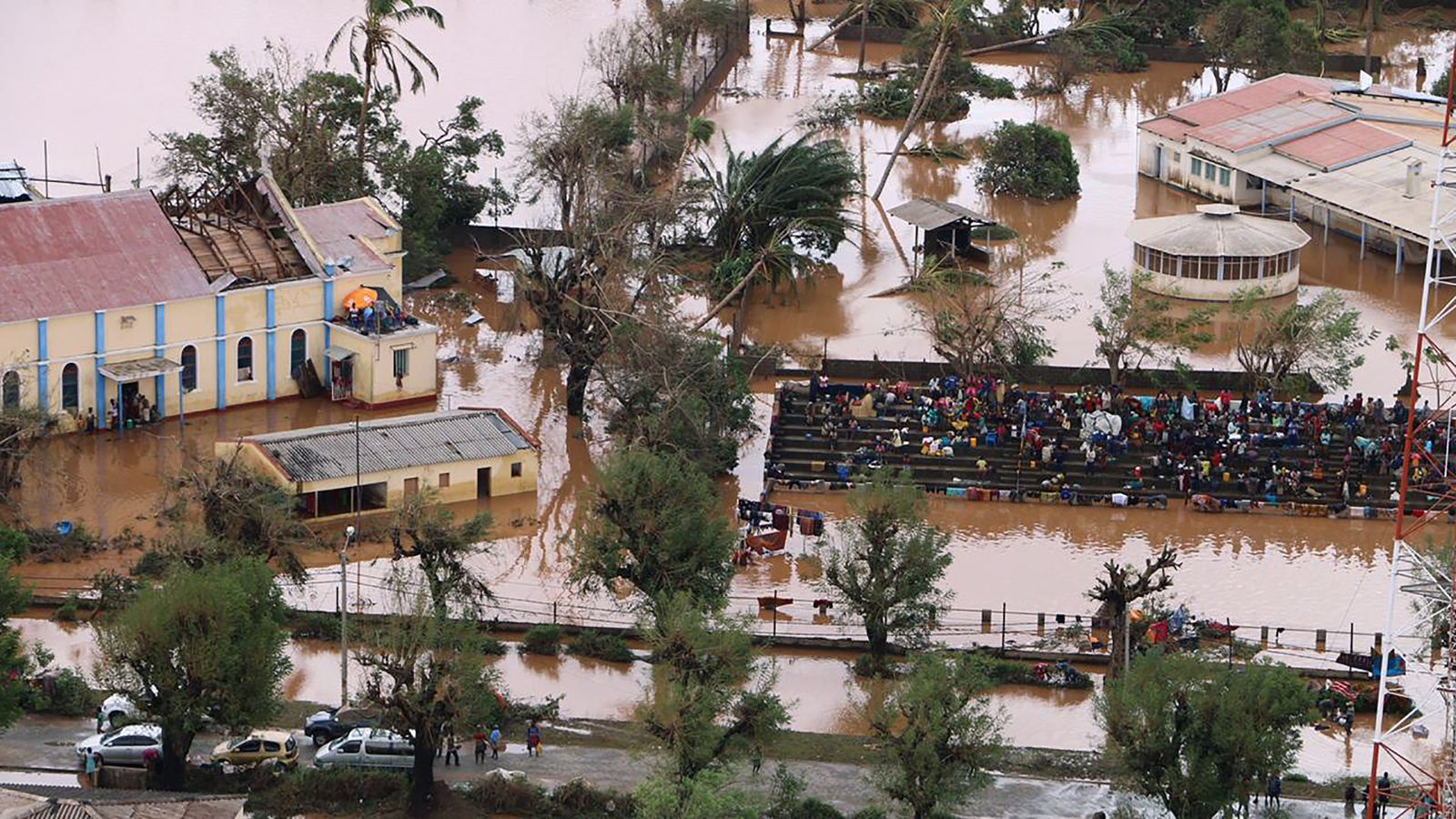 Cyclone Idai: Helicopters struggle to deliver aid after roads washed ...