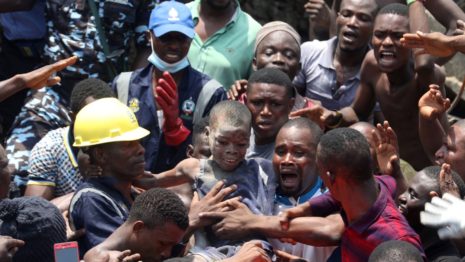 Nigeria school collapse: Eight dead after up to 100 children trapped ...