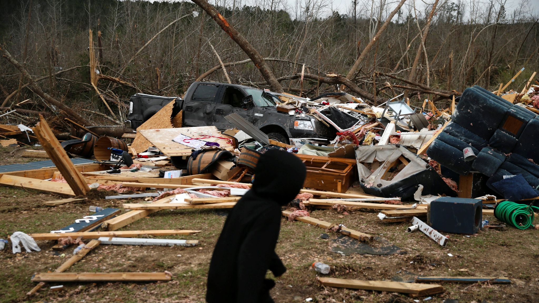 Donald Trump sees first hand 'unbelievable' tornado damage in Alabama ...
