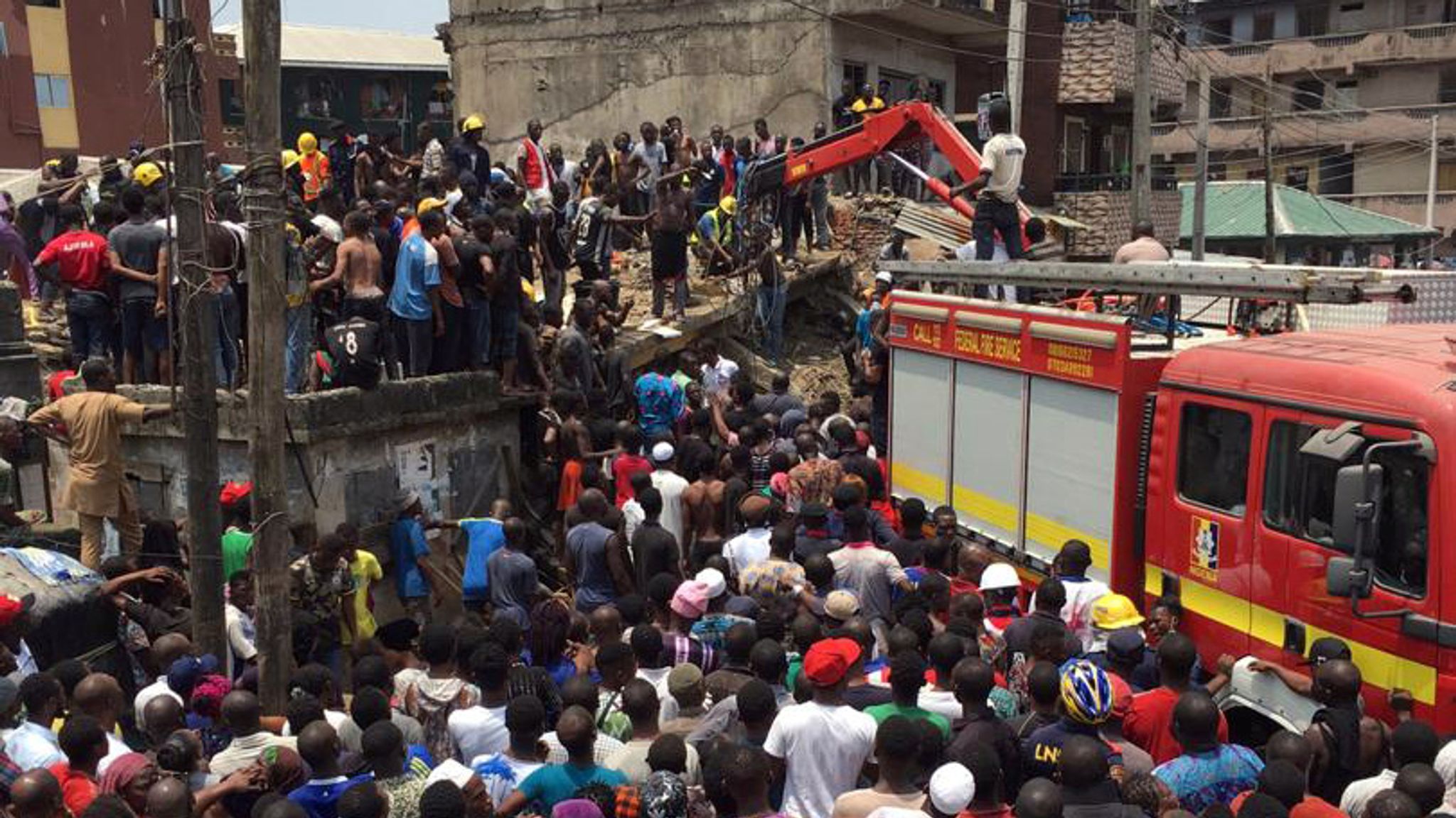 Nigeria school collapse: Eight dead after up to 100 children trapped ...