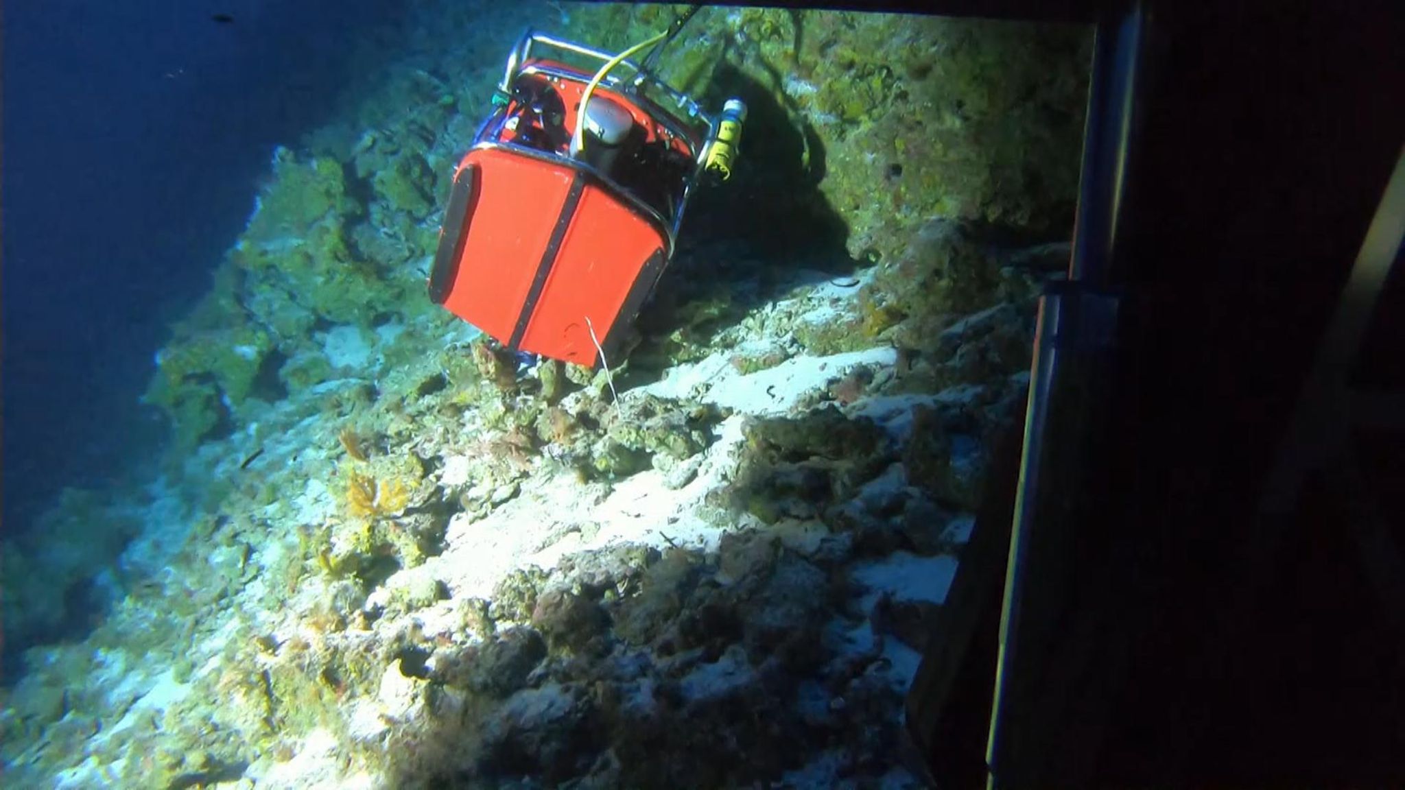 Deep Ocean Live: Rescuers save mini-submarine which was stranded on ...