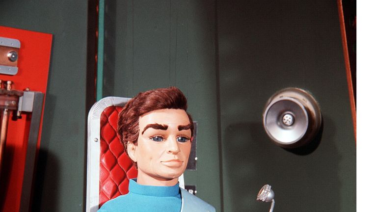 Shane Rimmer: Voice of Thunderbirds' Scott Tracy dies aged 89 | UK News ...