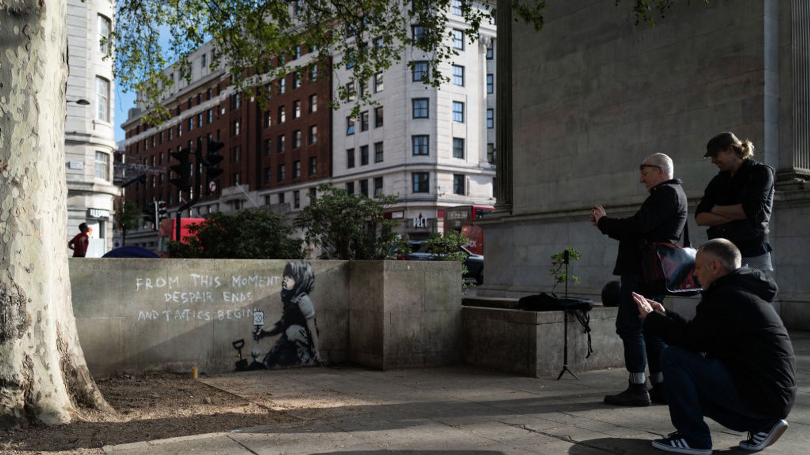 Extinction Rebellion: Possible Banksy artwork appears as climate change ...