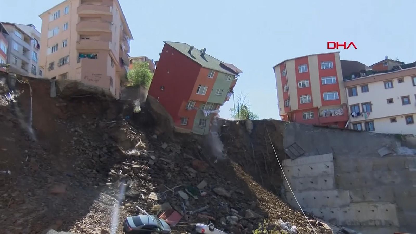 Building collapse caught on camera in Istanbul | World News | Sky News