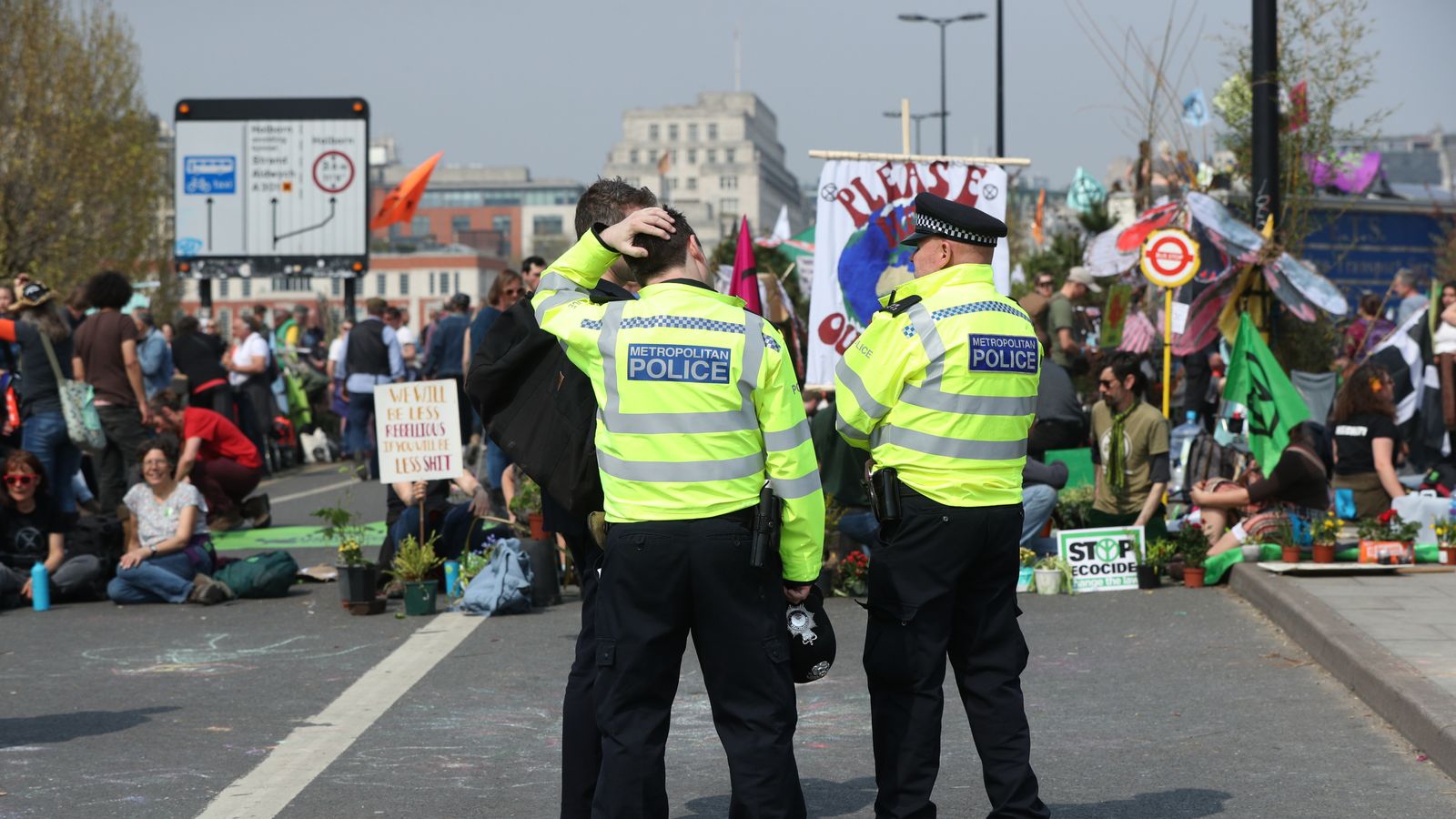 Climate change demos in London: Police face challenges dealing with ...