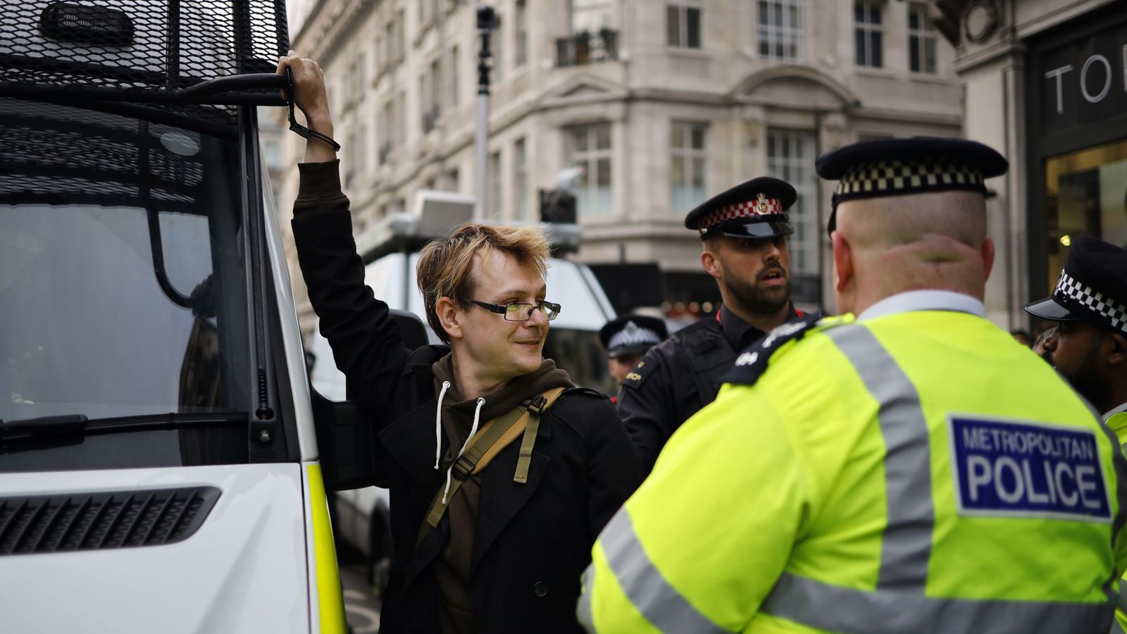 Climate change demos in London: Police face challenges dealing with ...