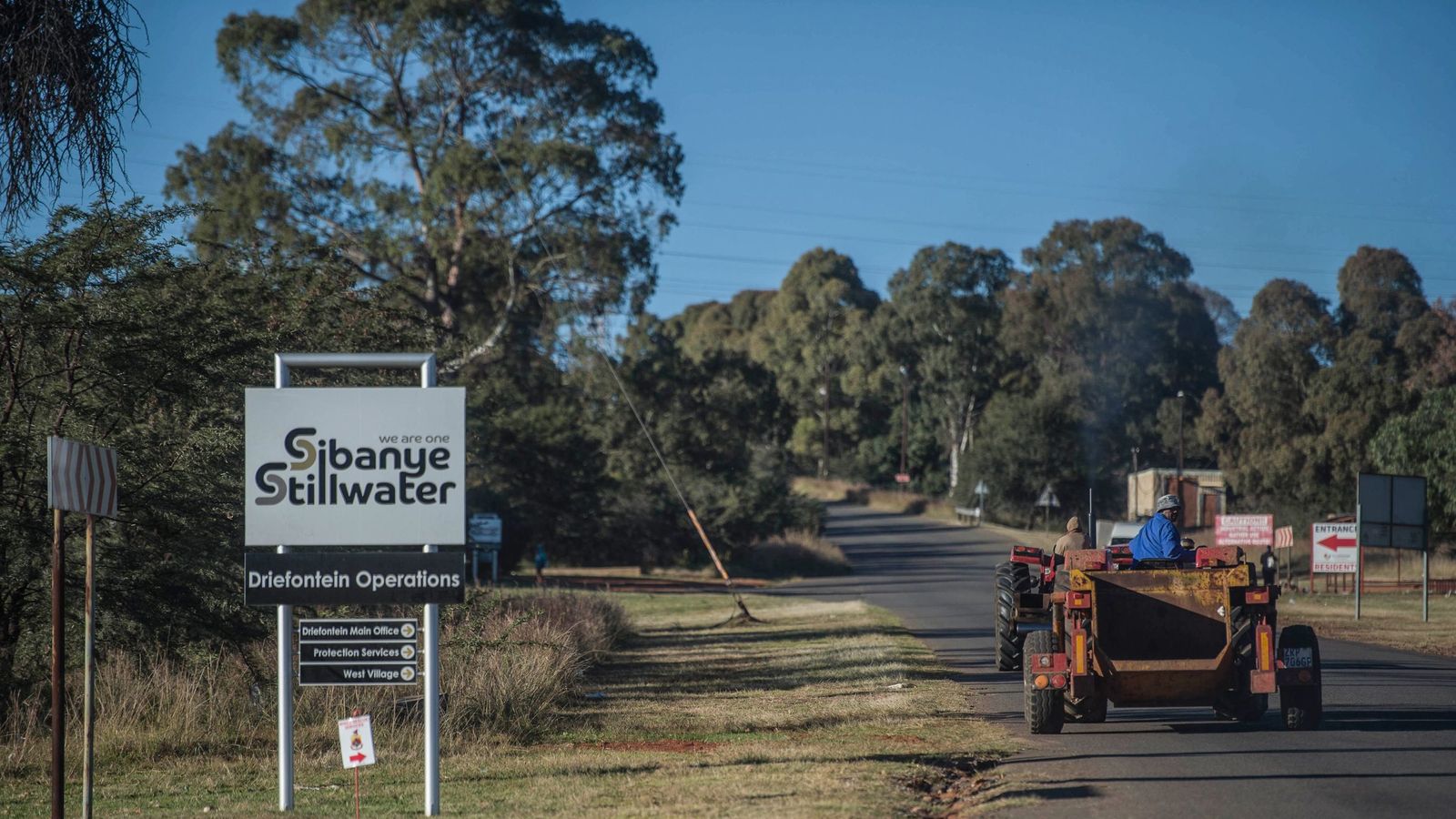 South Africa: Hundreds of miners trapped underground after accident ...