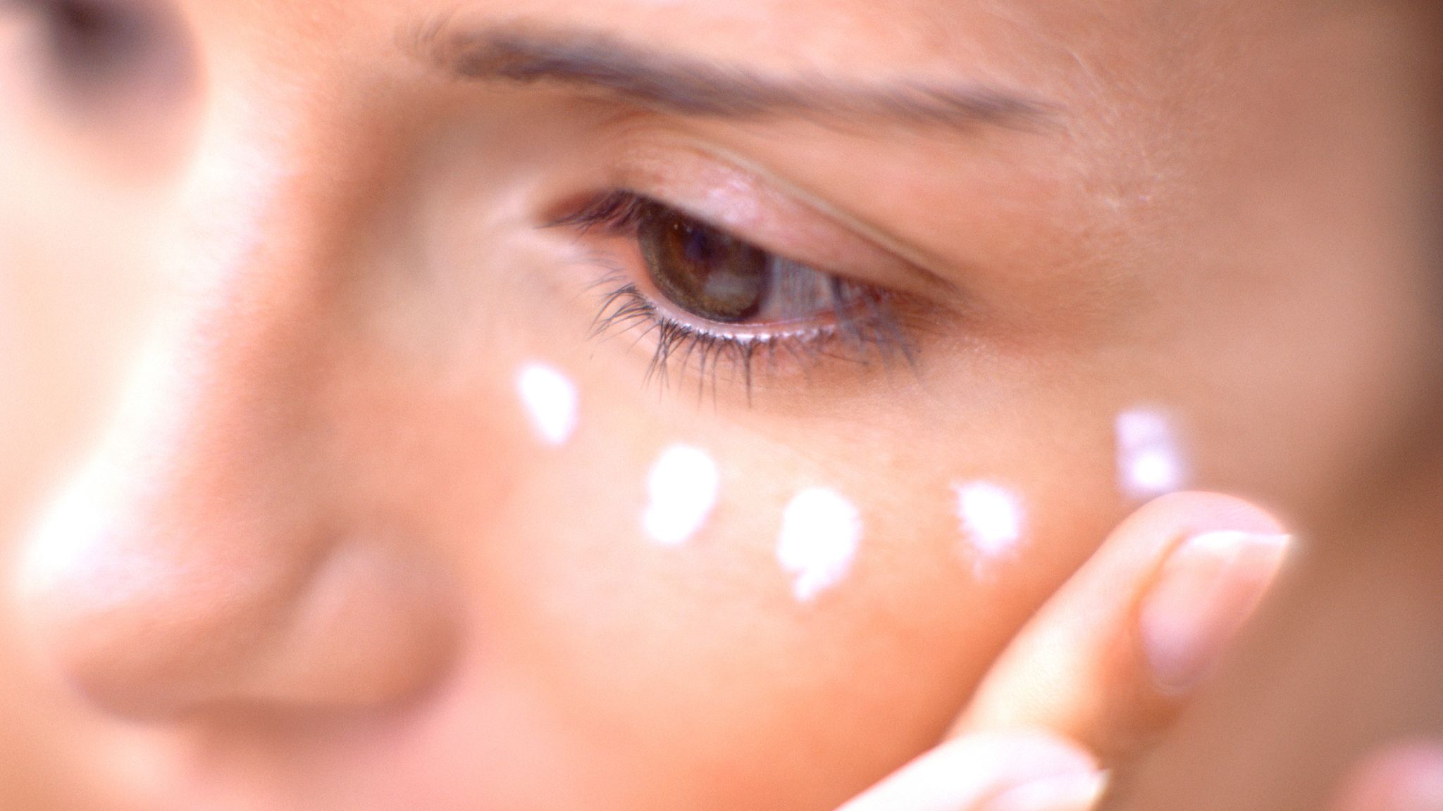 Missing eyelids when applying SPF moisturisers may increase cancer risk ...