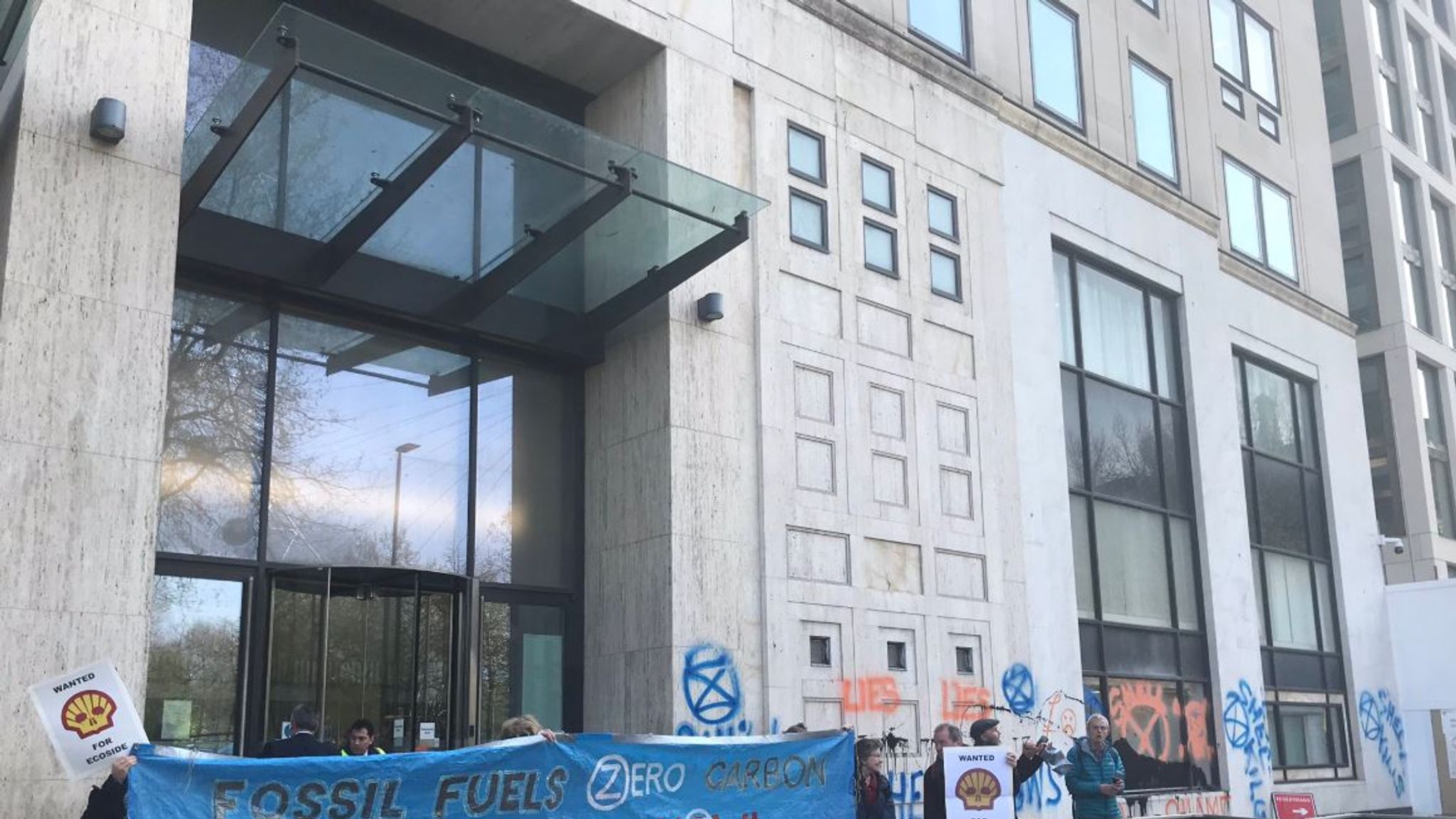 Environmental activists block parts of central London in climate change ...