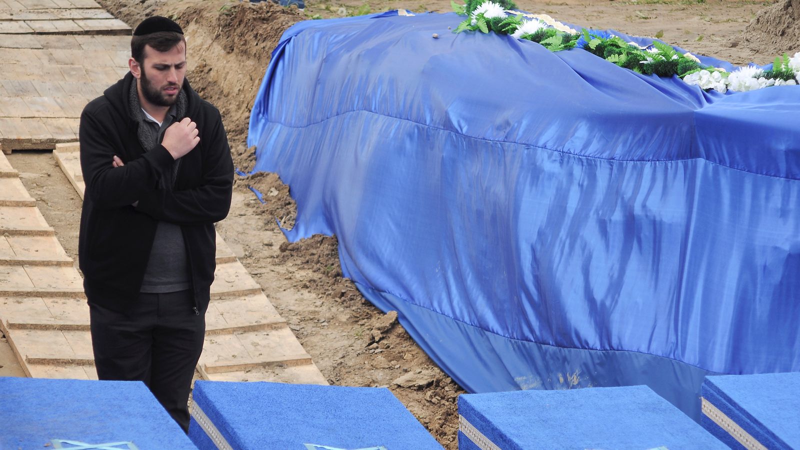 More than 1,200 Jewish Holocaust victims buried after mass grave ...