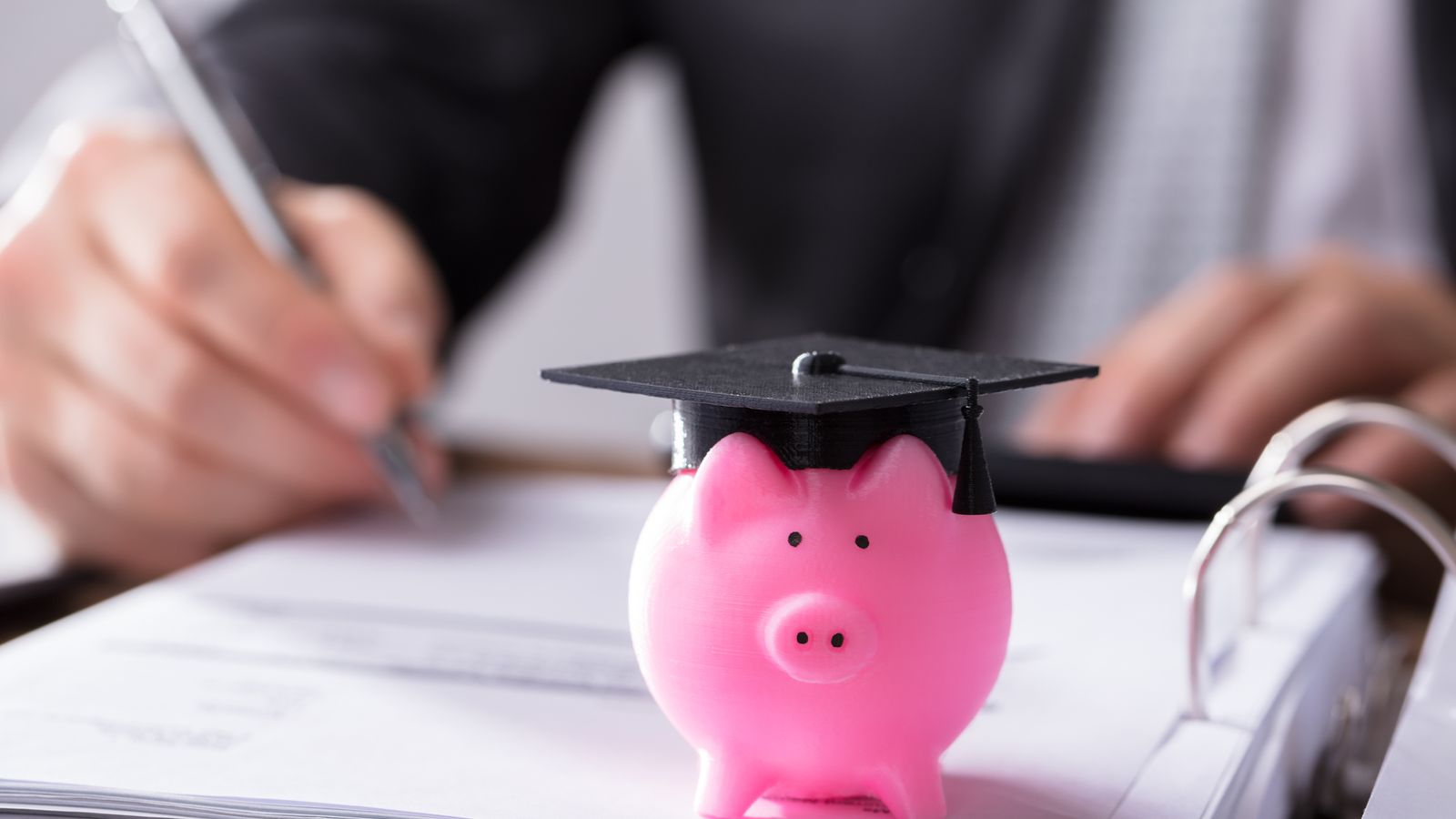 Call To Cut Tuition Fees To £7 500 And Restore Maintenance Grants