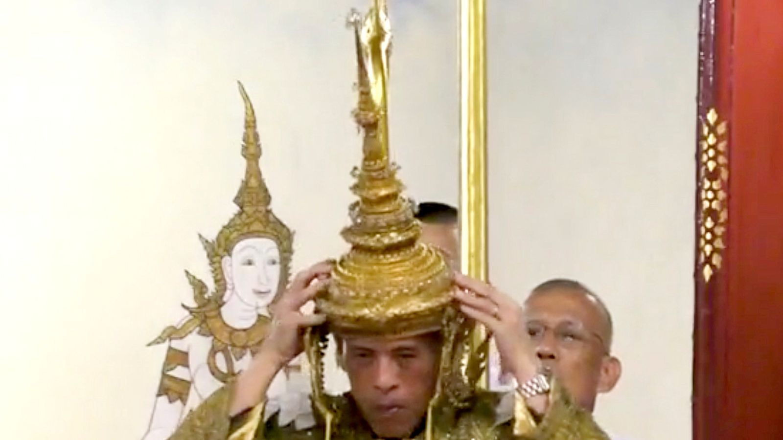 Thailand king crowned in elaborate coronation ceremony | World News ...