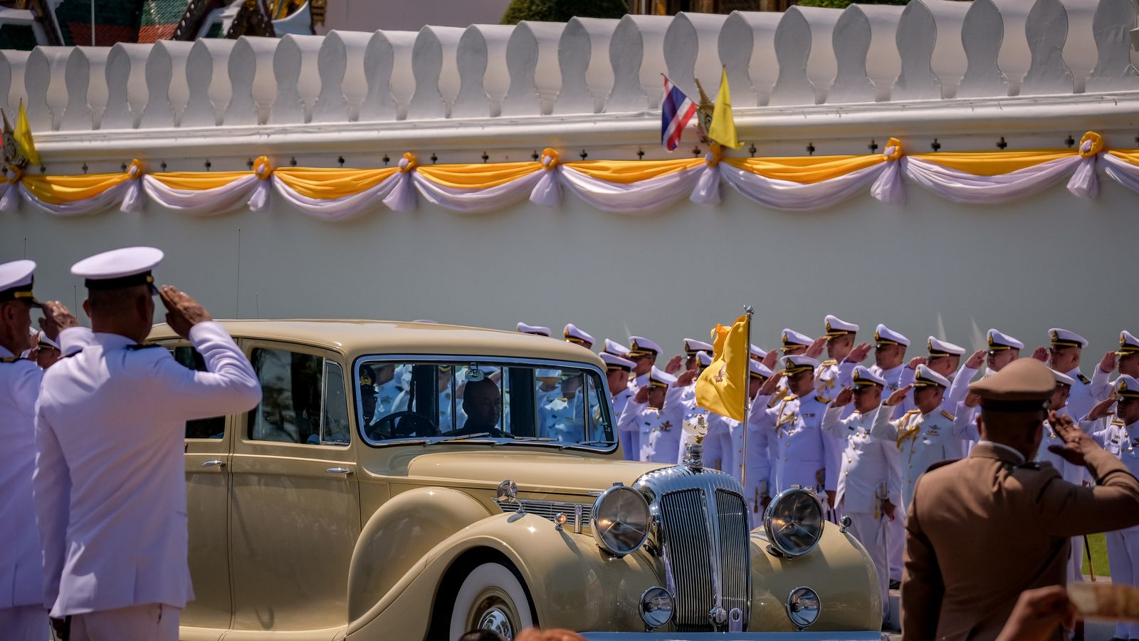 Thailand king crowned in elaborate coronation ceremony | World News ...