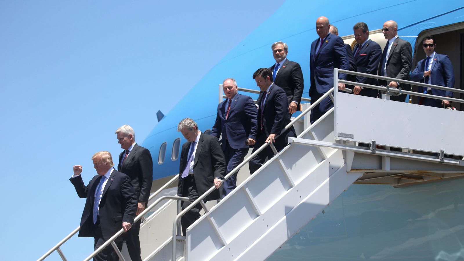 Donald Trump's UK visit: Air Force One, the Beast and entourage of ...