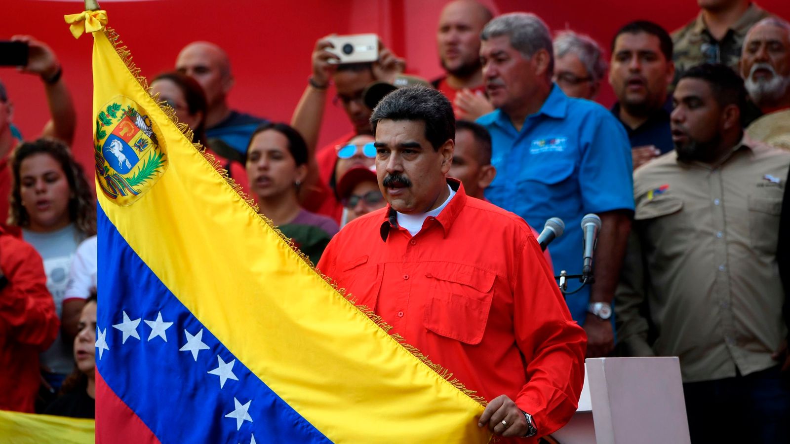 Donald Trump puts pressure on Nicolas Maduro by freezing all Venezuelan ...