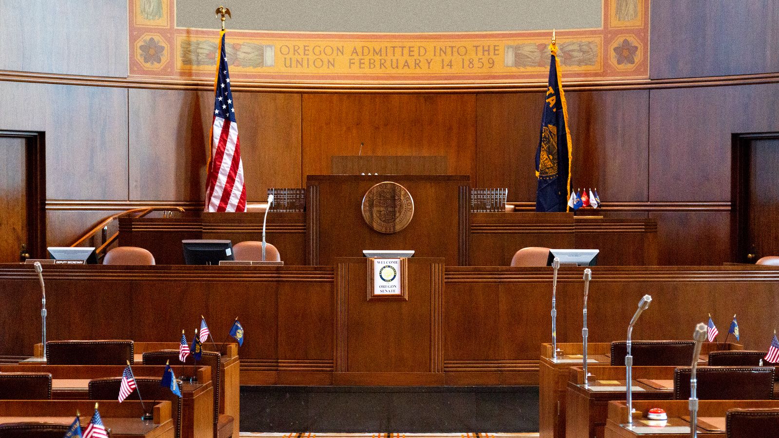 Oregon Republicans flee state Capitol in protest at proposed climate ...