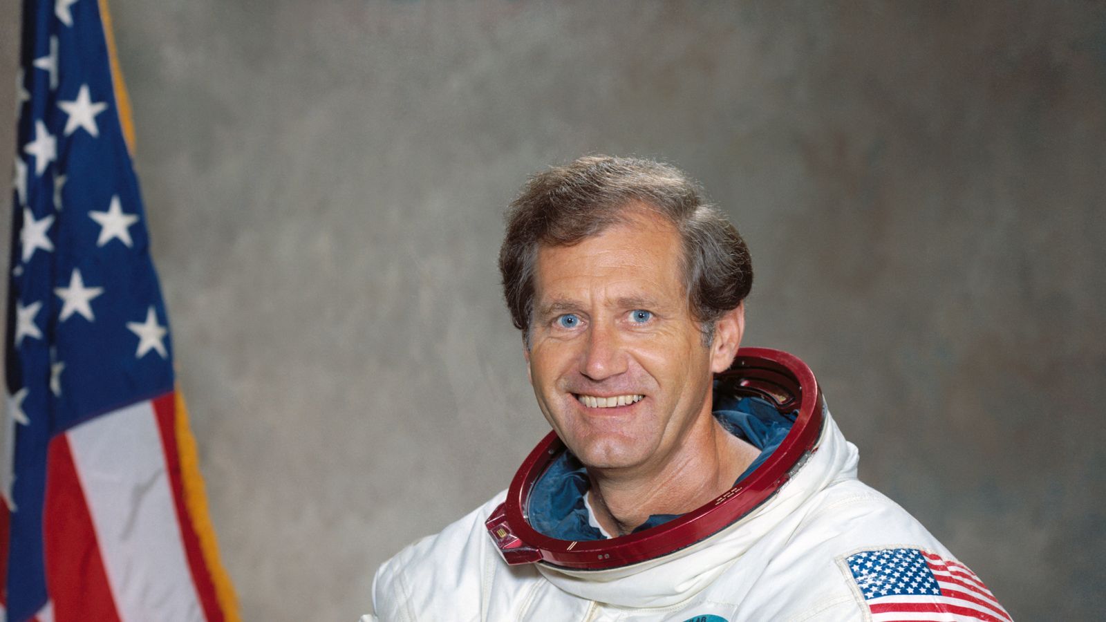 SpaceX launches Falcon Heavy rocket carrying the ashes of 152 people ...