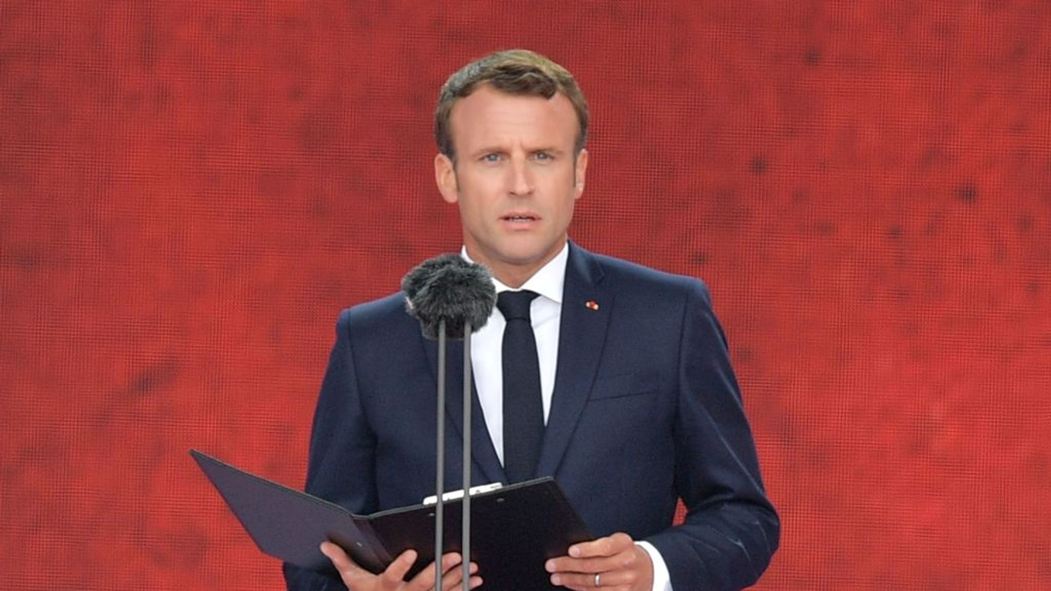 Queen says 'thank you' to veterans as world leaders mark D-Day ...