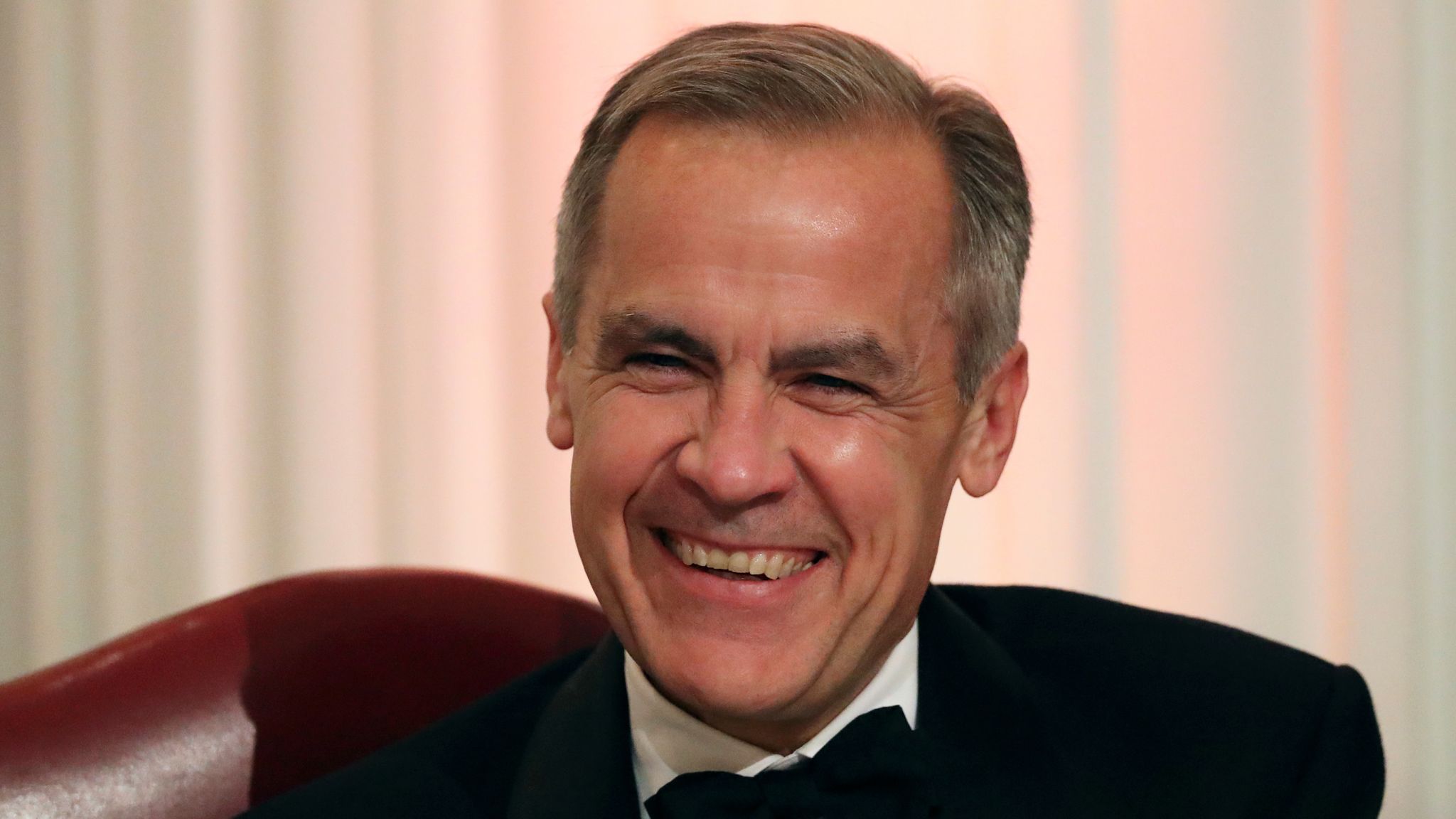 Carney and Hammond look to future in Mansion House speeches | UK News ...