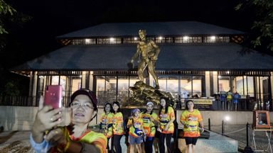 Thai cave footballers run marathon on anniversary of ordeal | World ...