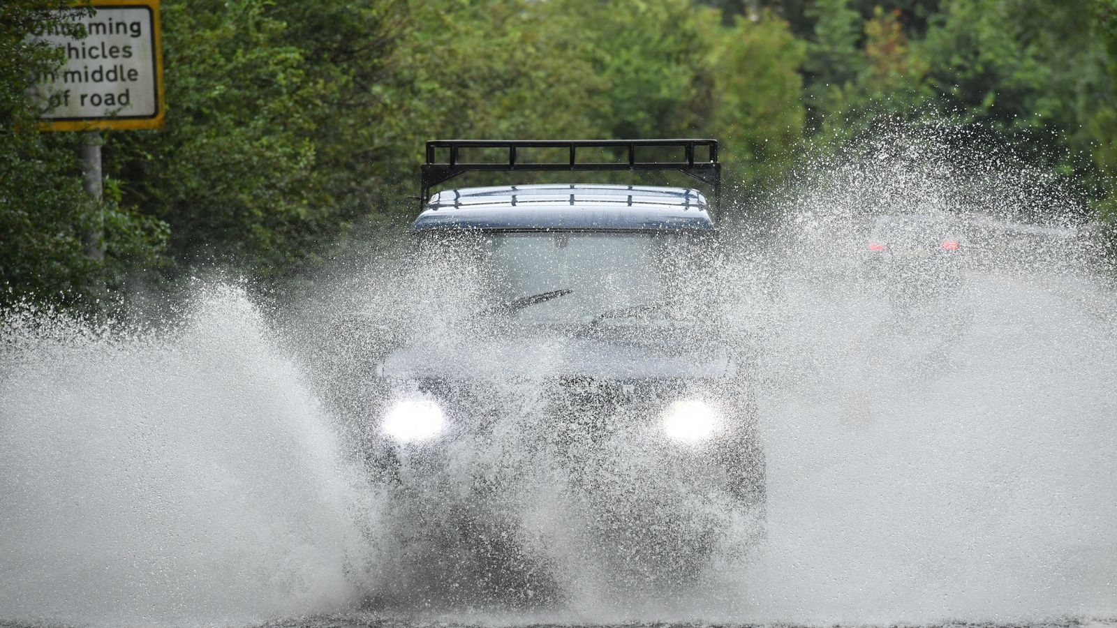 Heavy rain, 60mph winds and thunderstorms to hit UK this weekend | UK ...