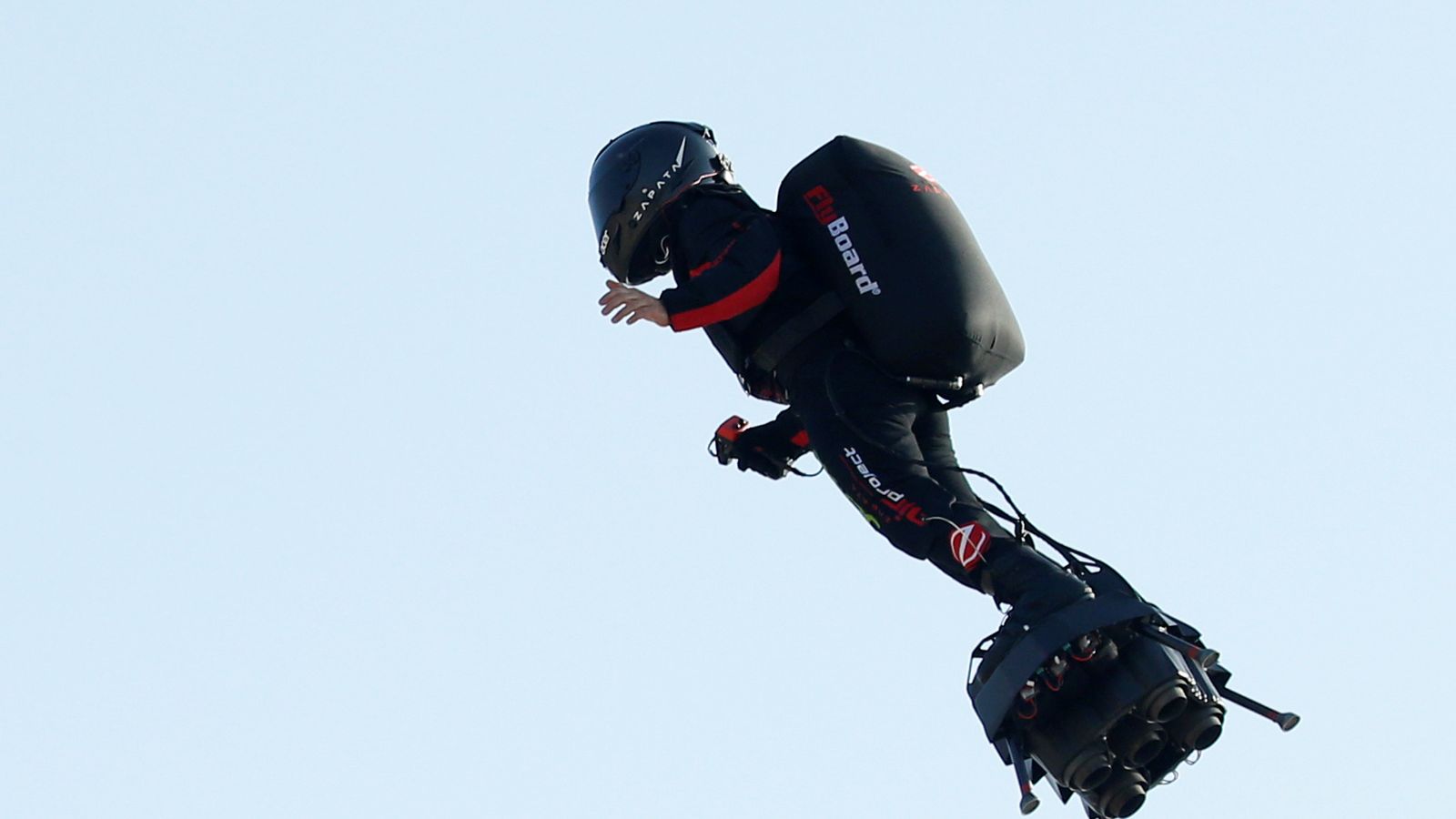 Flyboard inventor Franky Zapata fails in bid to cross the Channel ...