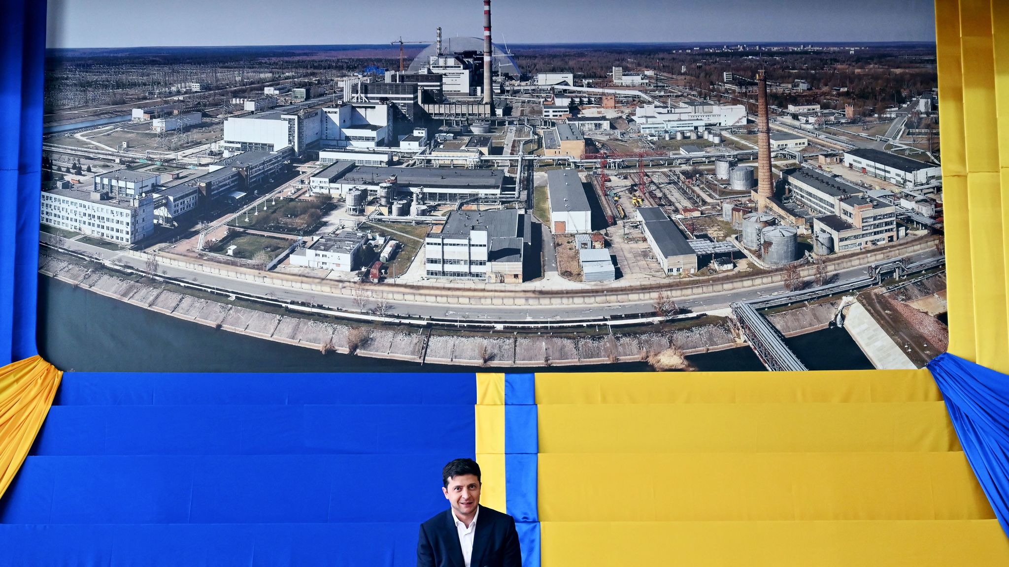 Chernobyl: £2bn structure built to contain exploded reactor is unveiled ...