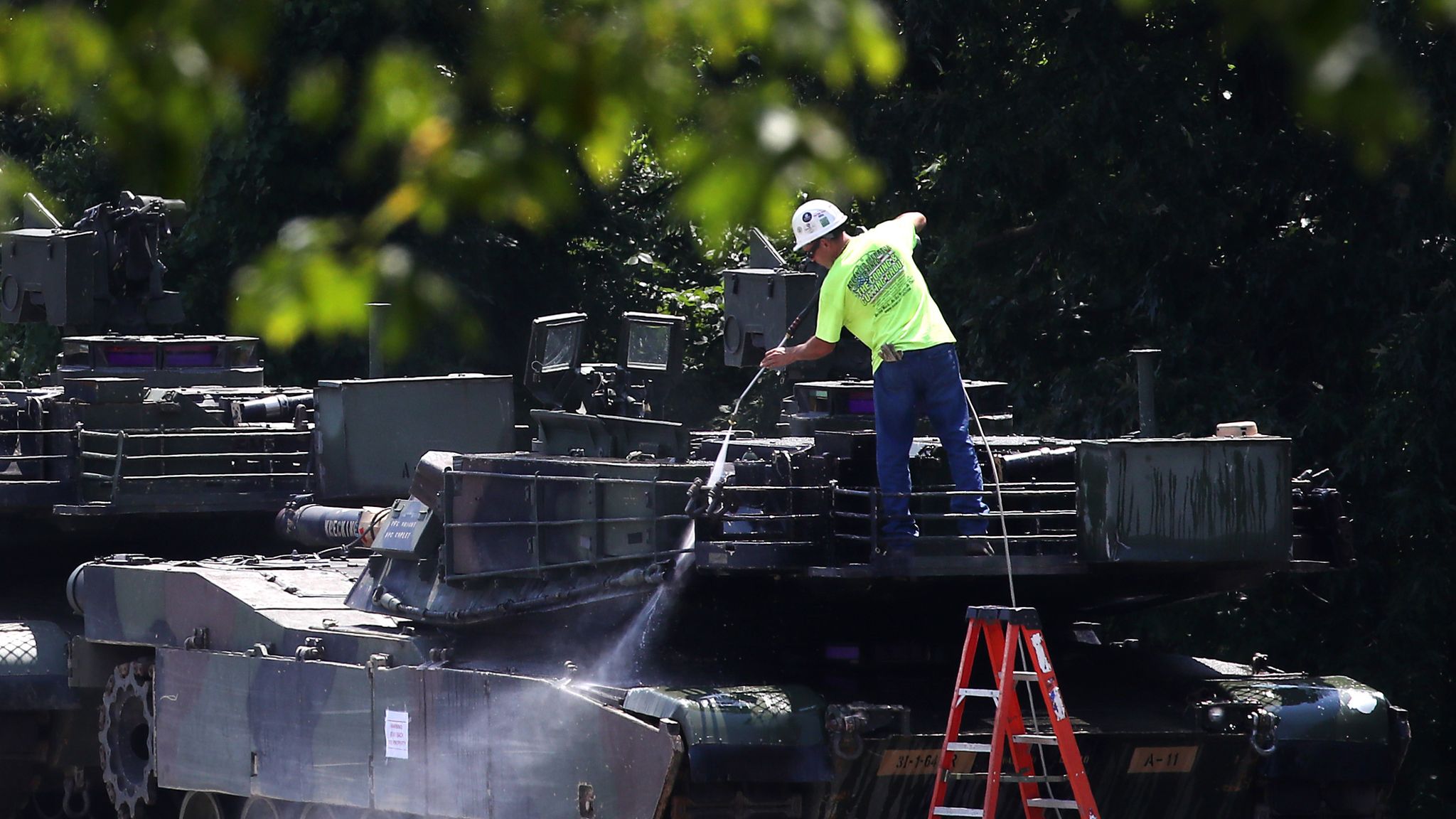 Independence Day: Donald Trump's 'show of a lifetime' facing ...