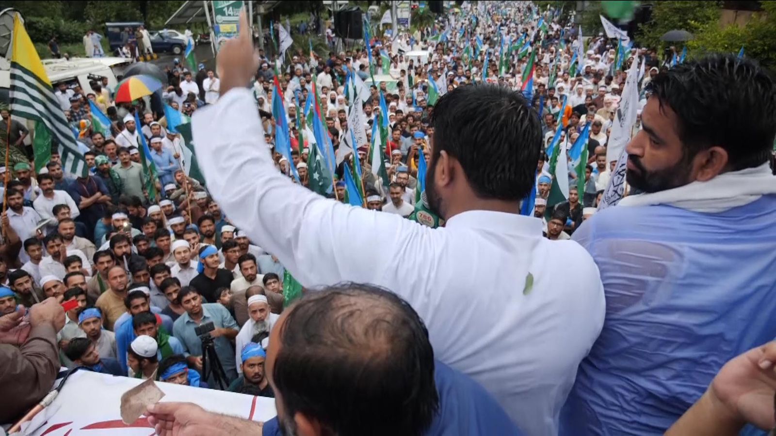 Thousands vent anger over Kashmir at Pakistan protest | World News ...