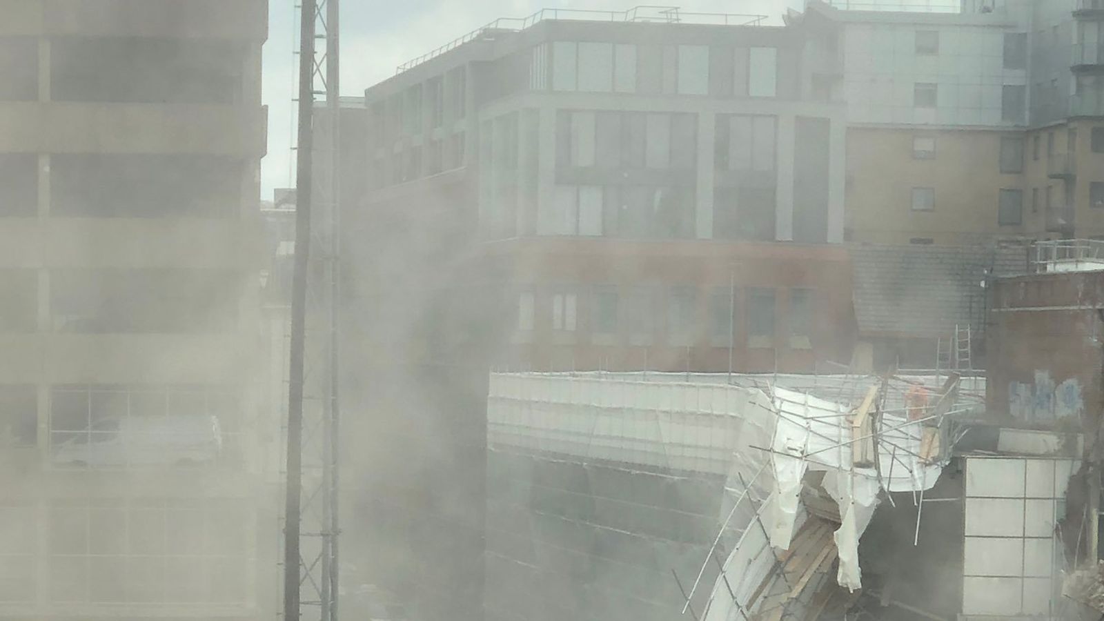 Scaffolding collapses in Reading, leaving three people in hospital | UK ...