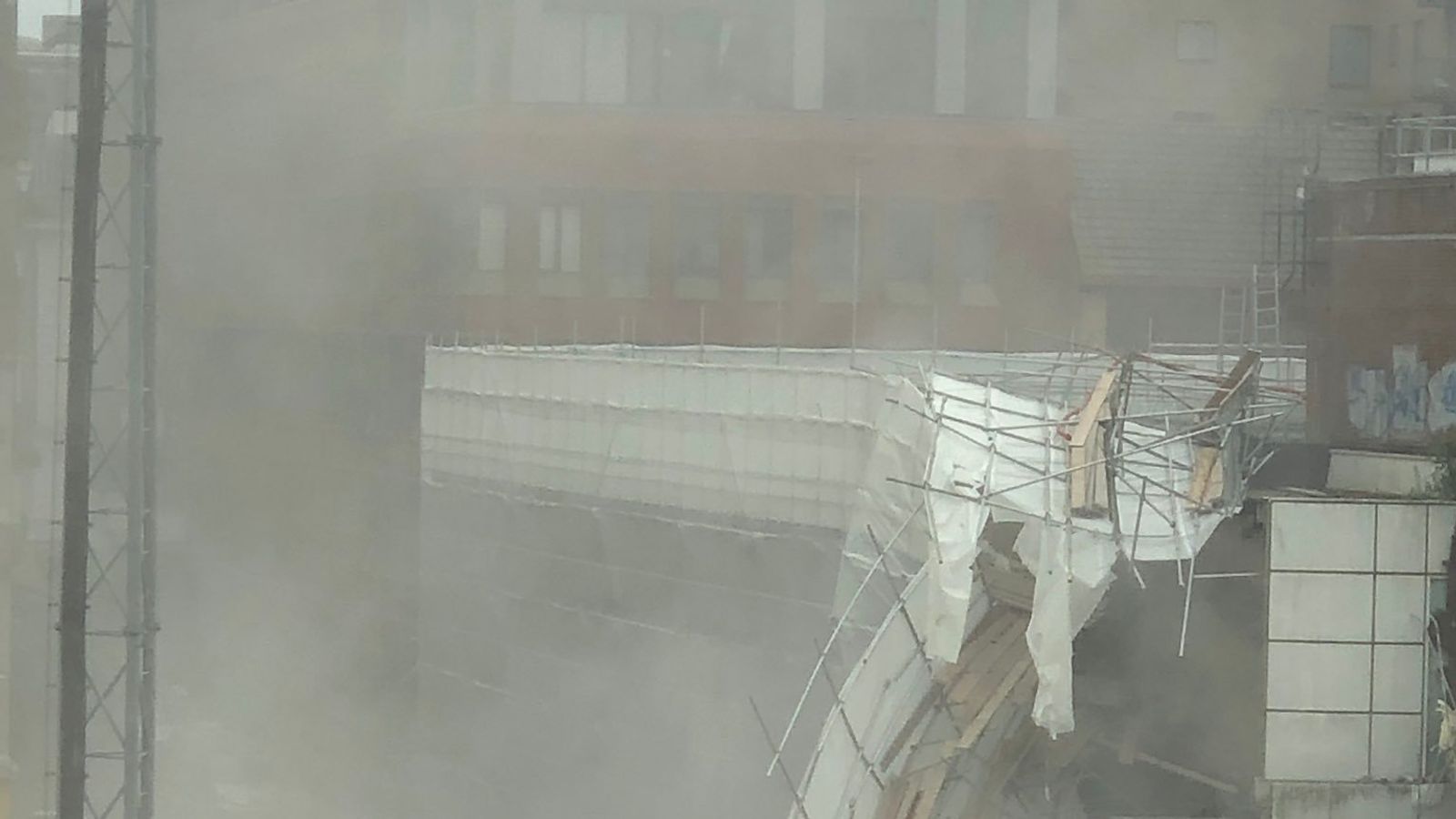 Scaffolding collapses in Reading, leaving three people in hospital | UK ...