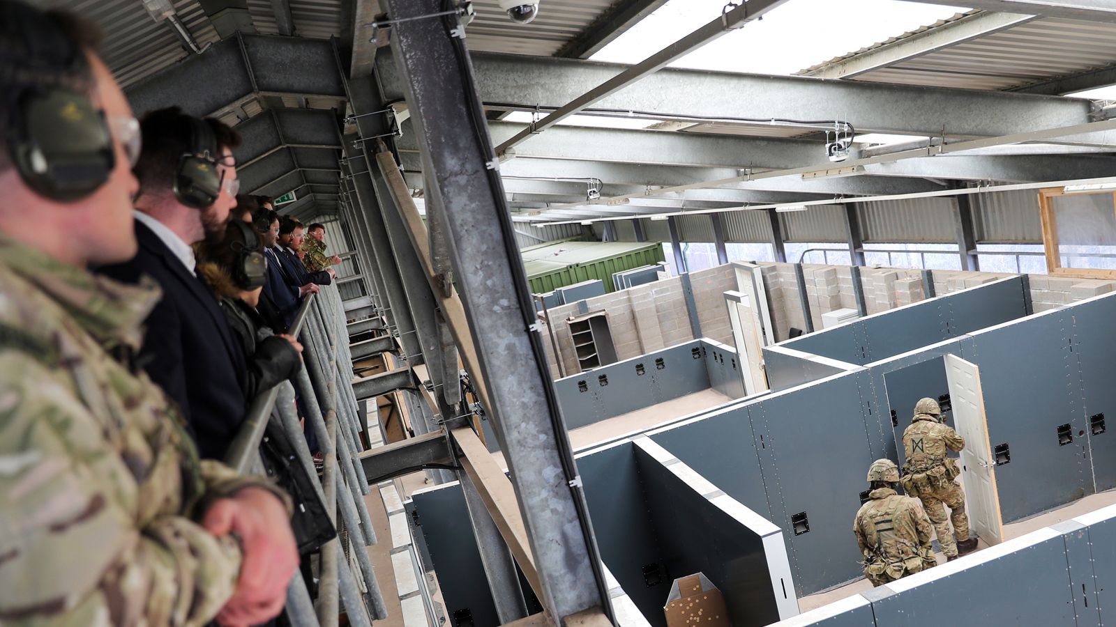 Flying wings and invisible suits: Marines reveal the equipment of the ...