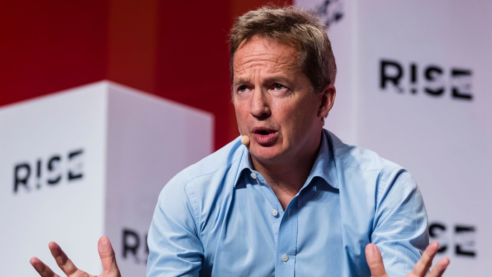 Hong Kong: Cathay Pacific CEO Rupert Hogg resigns over 'recent events ...