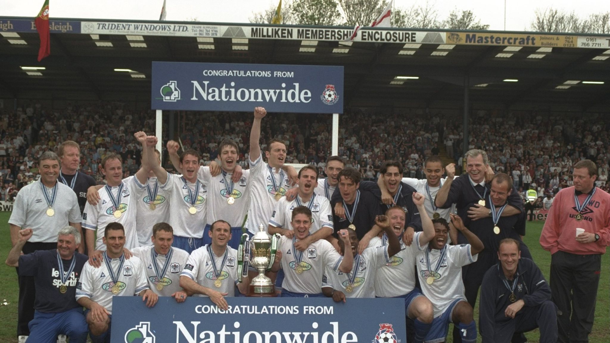 Fans mourn as the lights go out at Bury FC for the last time | UK News ...