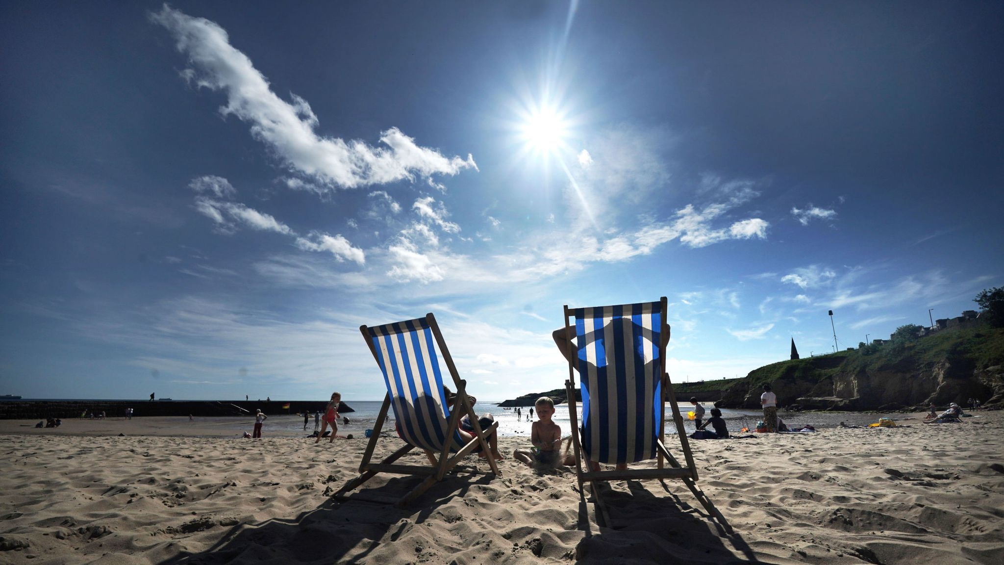UK weather: 'Stay out of the sun' - Heatwave warning as temperatures ...