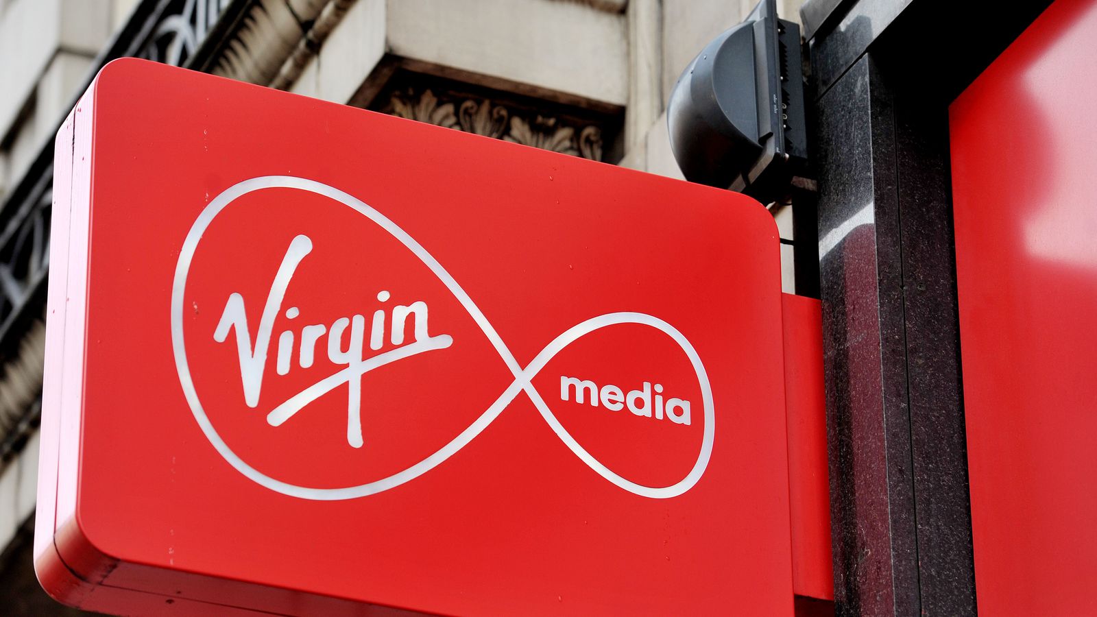 Virgin Media broadband goes offline for tens of thousands of users in ...