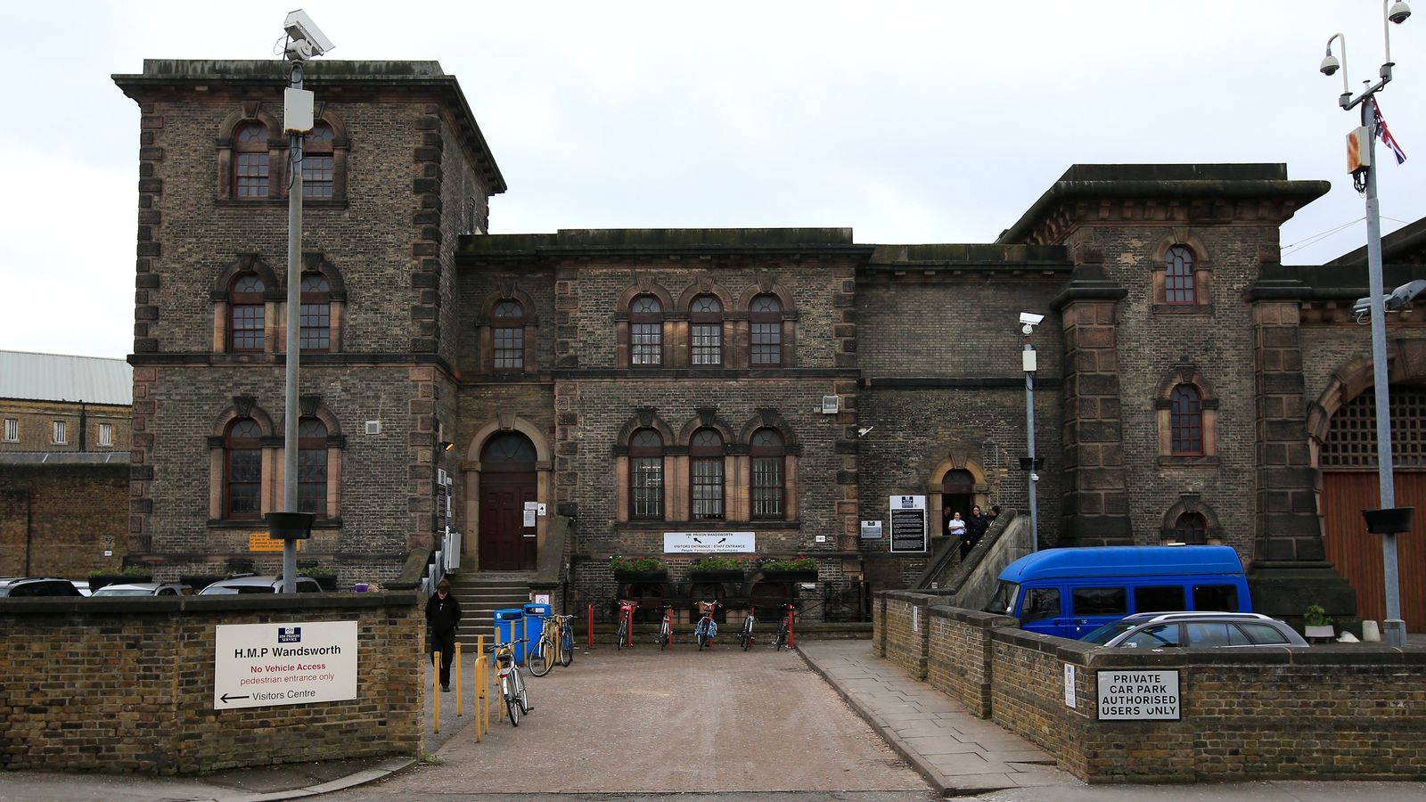 Wandsworth Prison replaces all its locks and keys 'over fears inmates ...