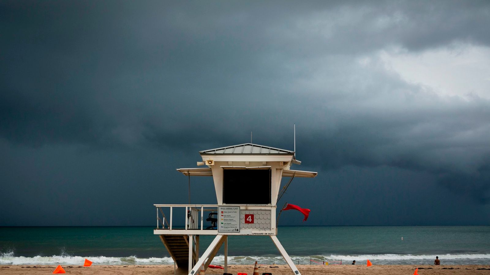Hurricane Dorian: 37ft waves to lash US coast by Thursday | World News ...