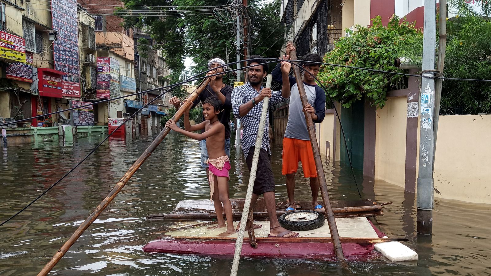 India floods: More than 100 killed as monsoon rains hit Uttar Pradesh ...