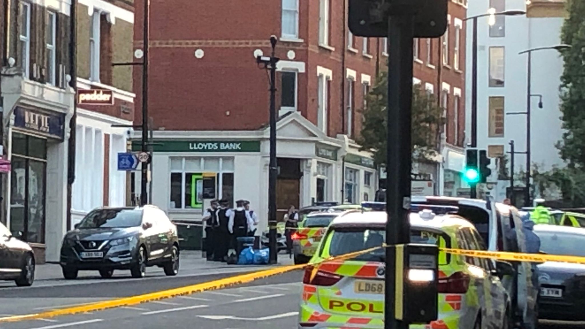 Man killed in southeast London 'accidentally shot himself', witnesses ...