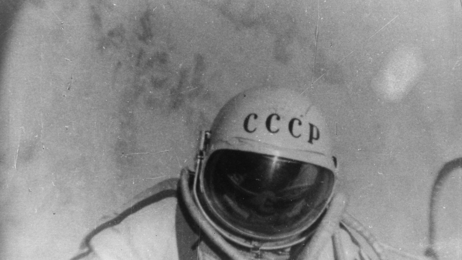 Alexei Leonov: First person to walk in space dies aged 85 | World News ...