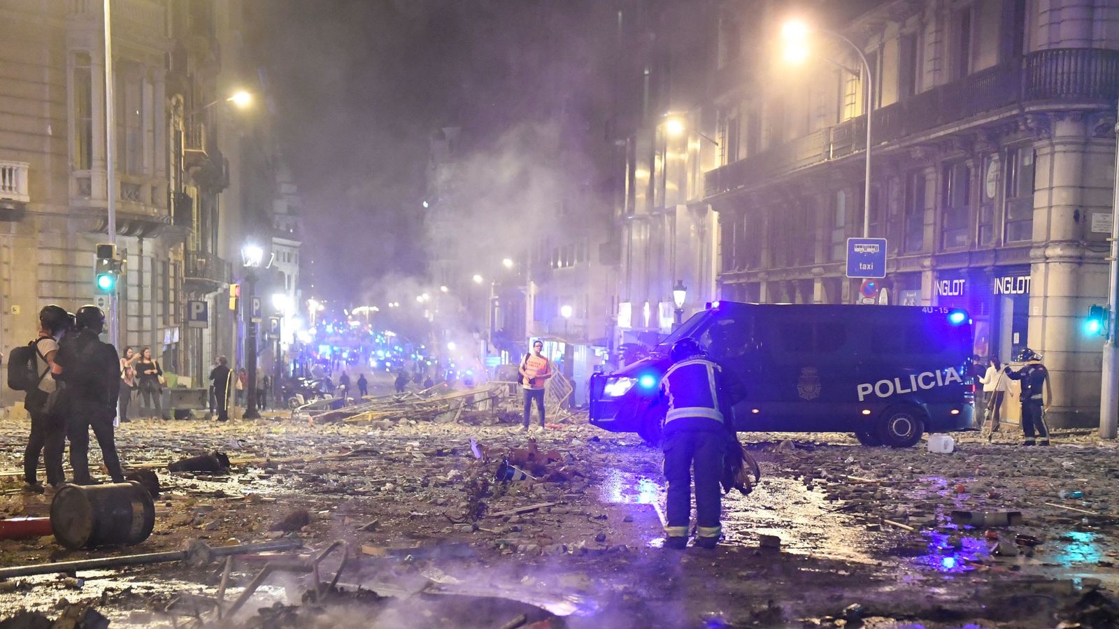 Barcelona protests: Civil guard deployed in as huge protest turns ...