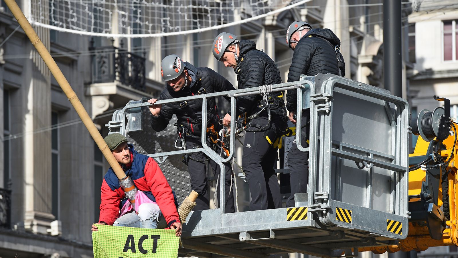 Extinction Rebellion protester arrested after three hours on Big Ben ... Extinction Rebellion protester arrested after three hours on Big Ben ...